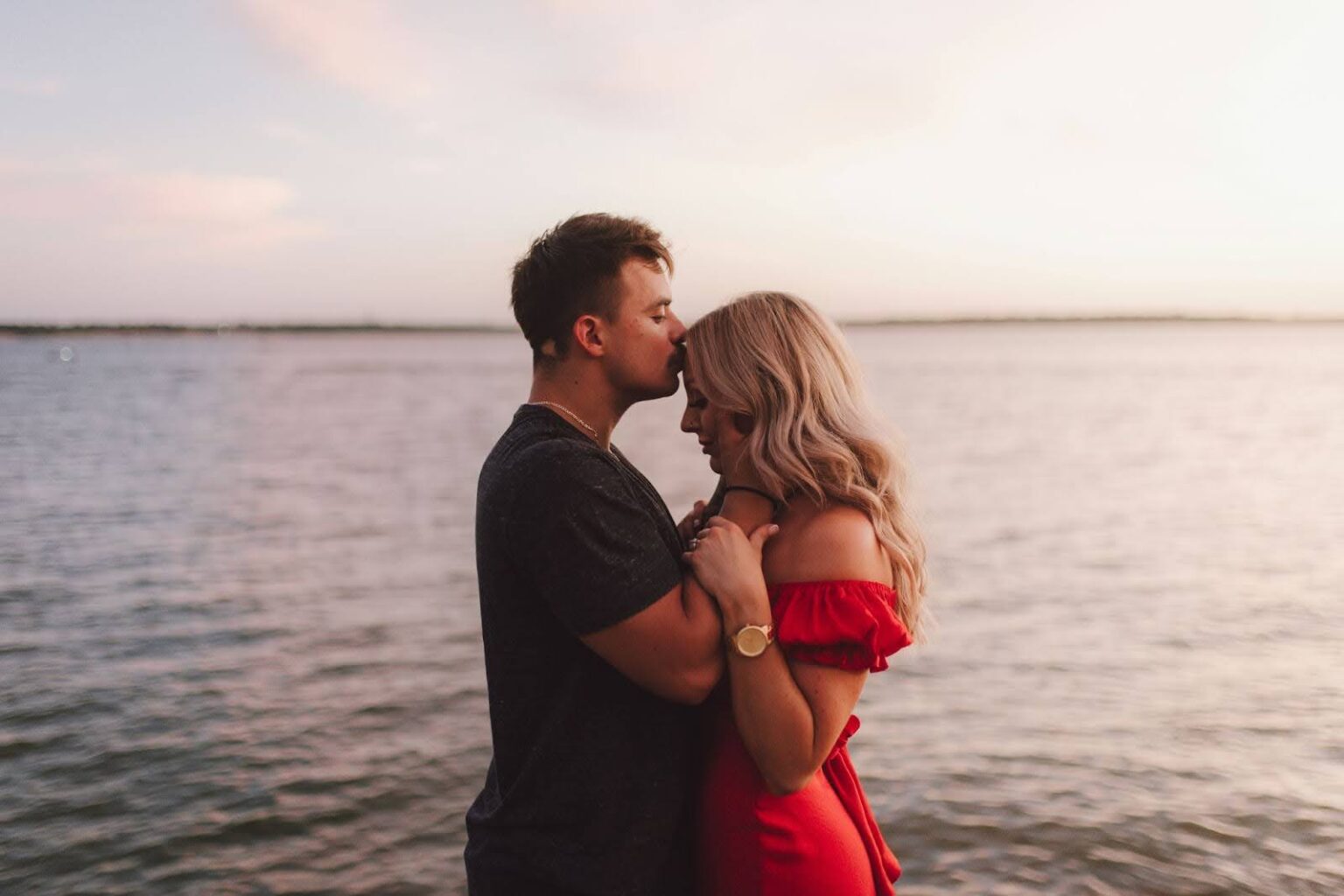 99 Engagement Pictures & Poses (Guaranteed To Make Your "Save The Dates ...